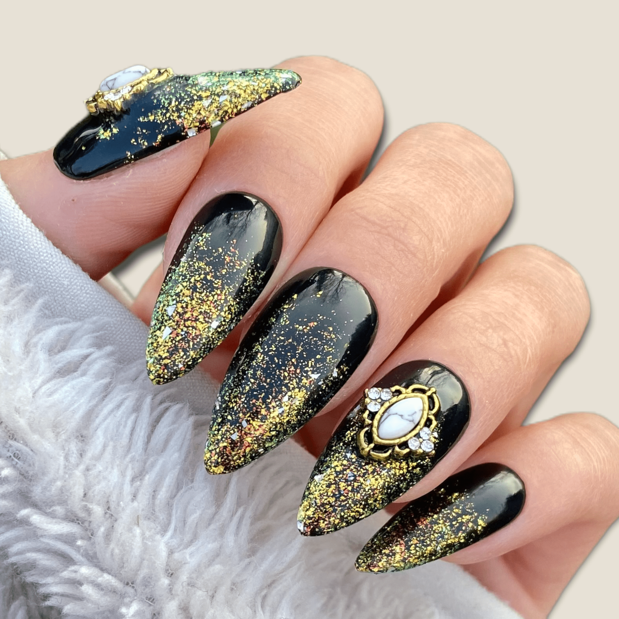 Press On Nails "Roxane" - Noir avec Dégradé de Paillettes et Bijoux ...